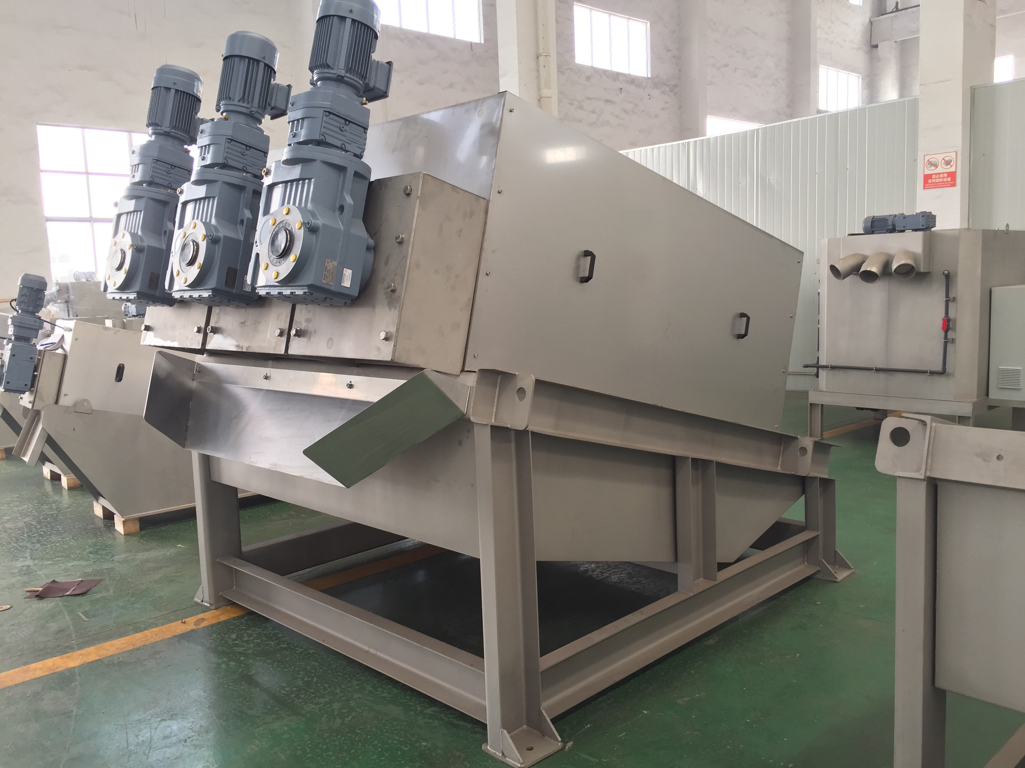Sludge Dewatering Sewage Plant Equipment On Paper Making Wastewater ...